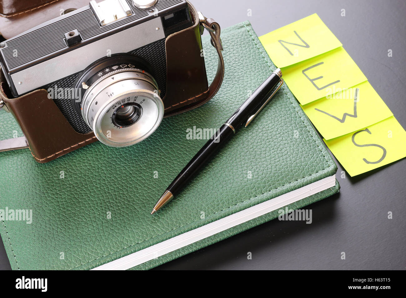 News camera journalism Stock Photo - Alamy