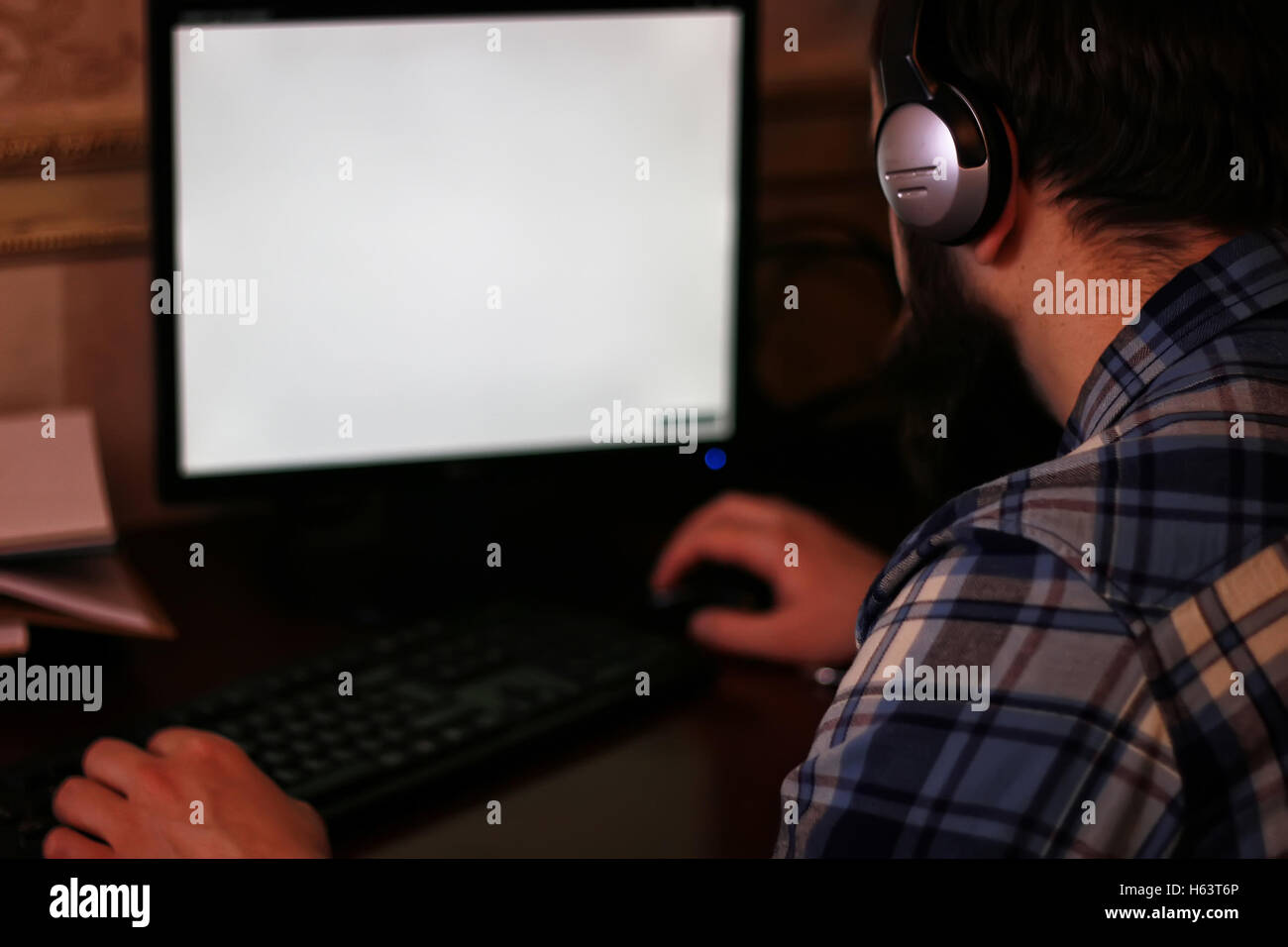 man play computer with headphones Stock Photo - Alamy