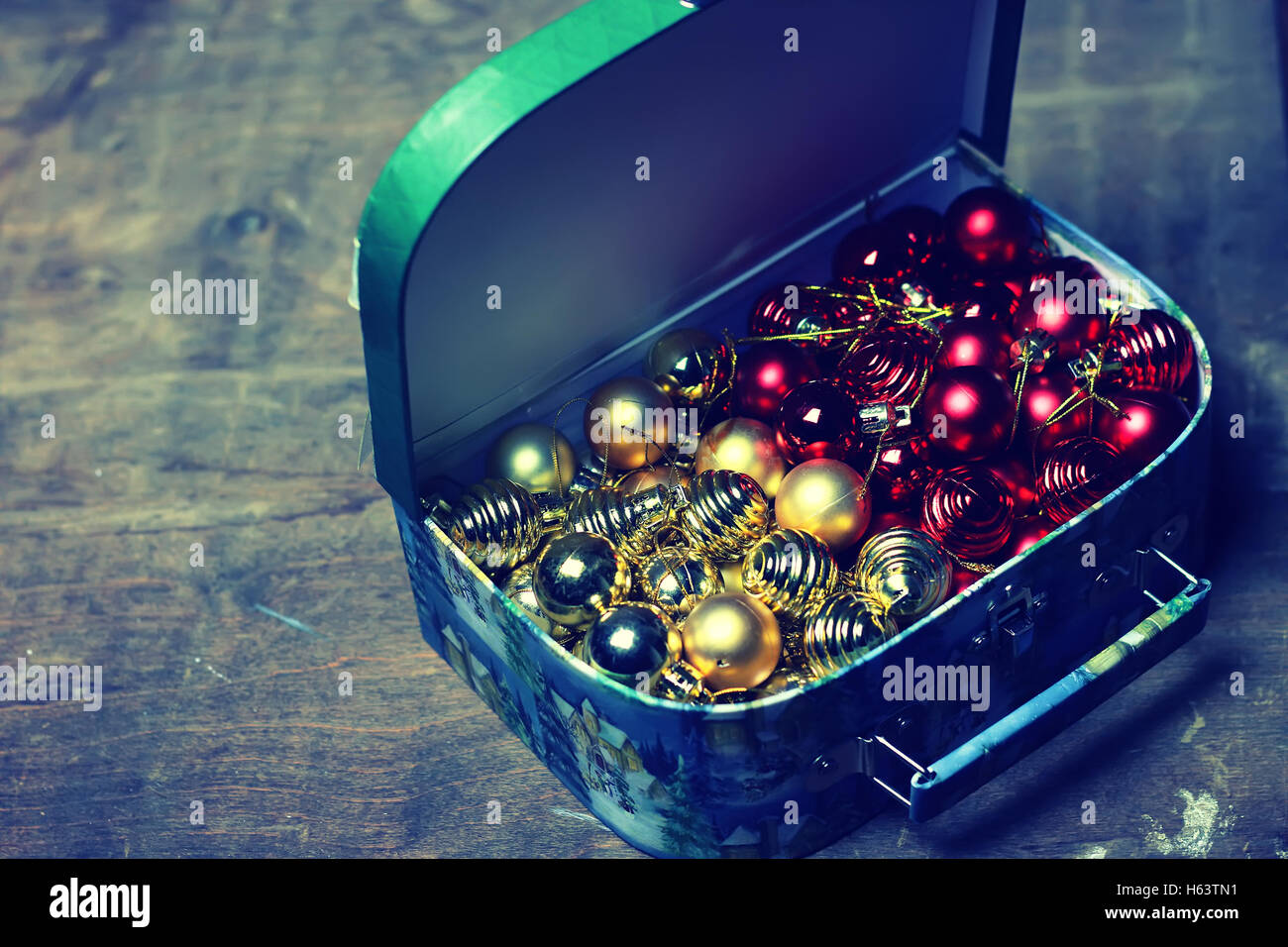 small red ball in a box Stock Photo - Alamy