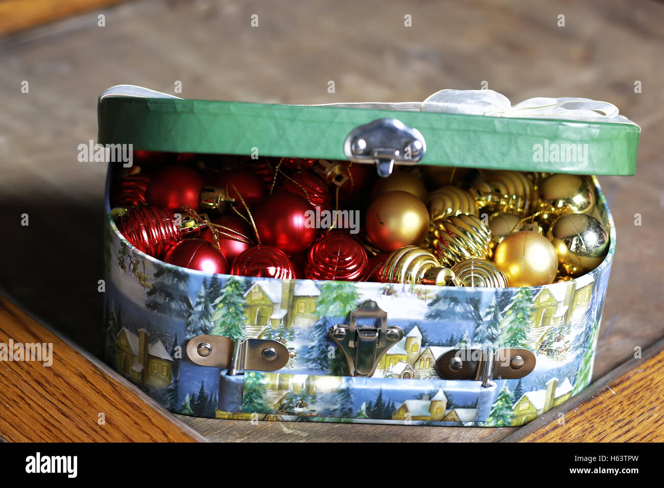 red ball in a box Stock Photo - Alamy