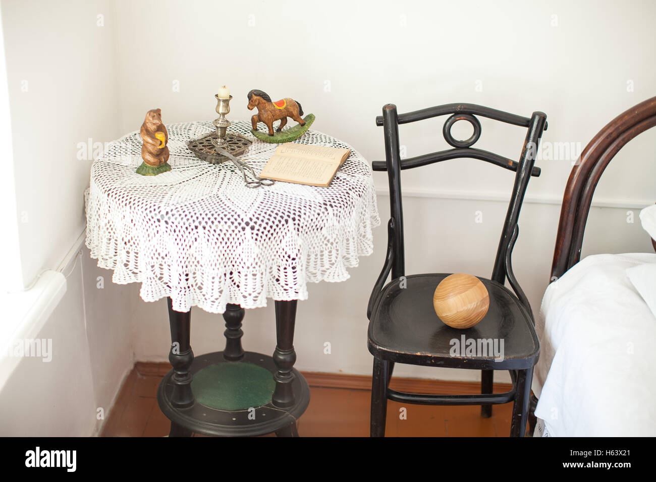 Traditional russian village home interior hi-res stock photography and ...