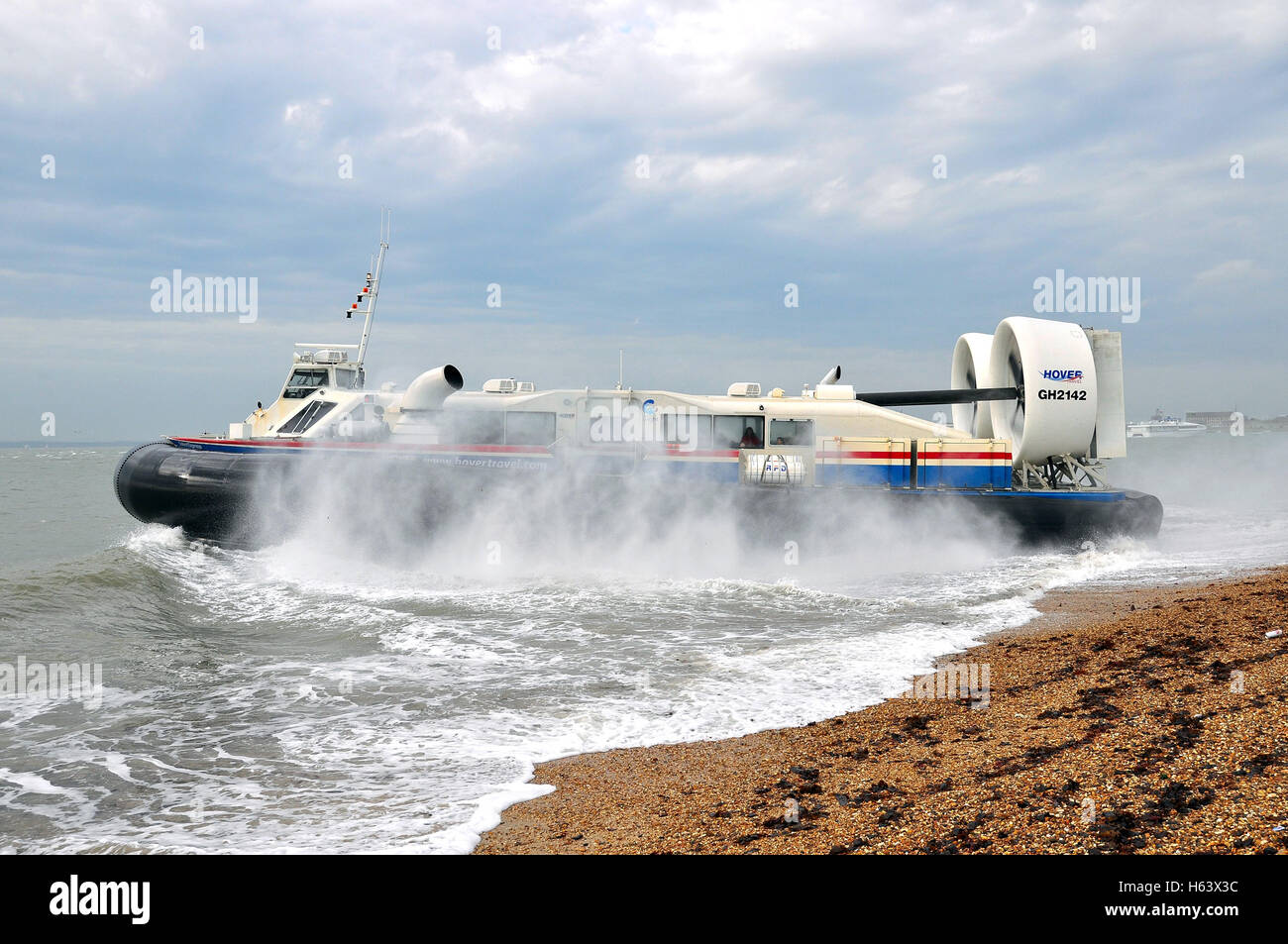 Hovercraft leaving Southsea heading to Ryde on the Isle Of Wight Stock ...