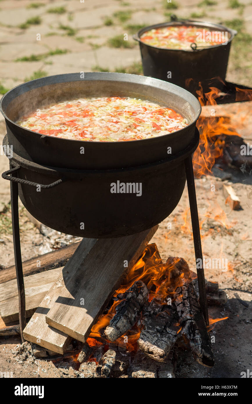 cooking on a fire Stock Photo - Alamy