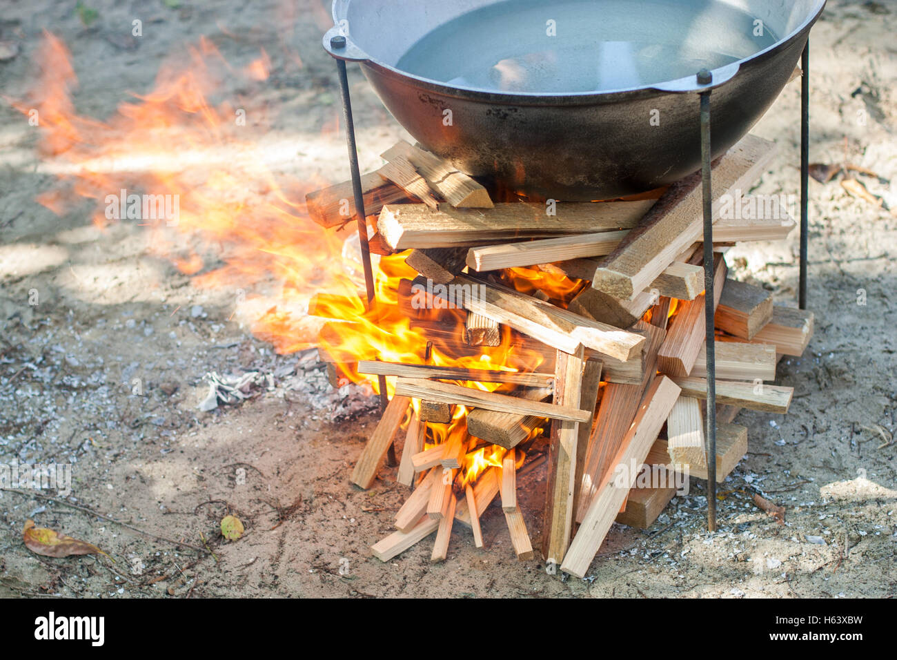 Cooking on a fire Stock Photo - Alamy