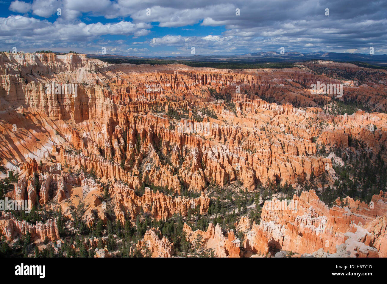 Bryce Canyon, Utah with light cloudy sky Stock Photo - Alamy