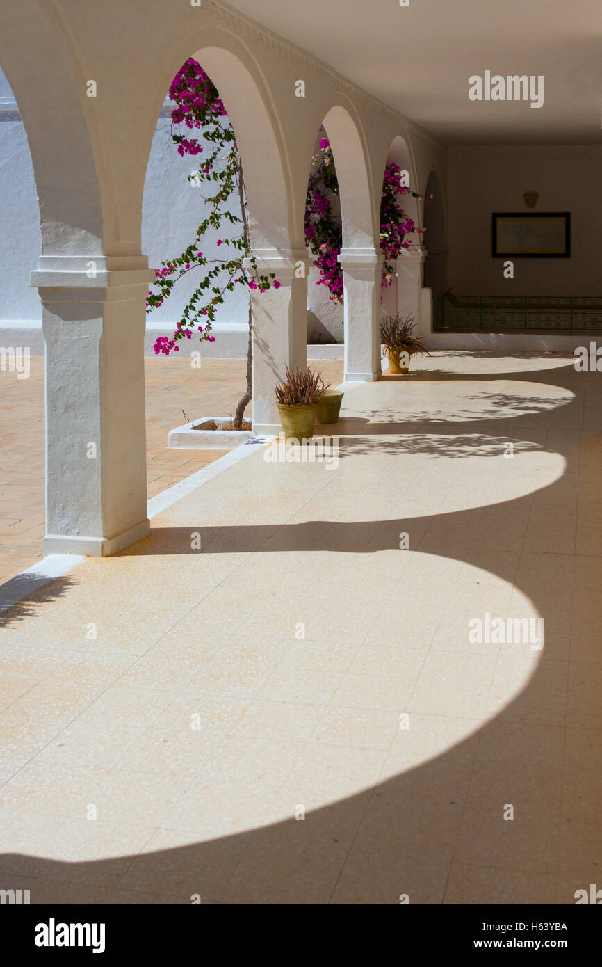 archway shadows, museum of traditional Djerbian heritage Stock Photo ...
