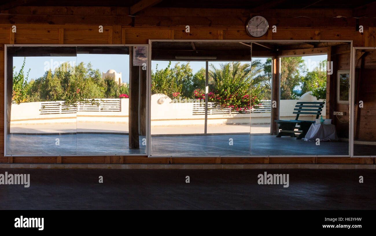 Glass patio doors hi-res stock photography and images - Alamy