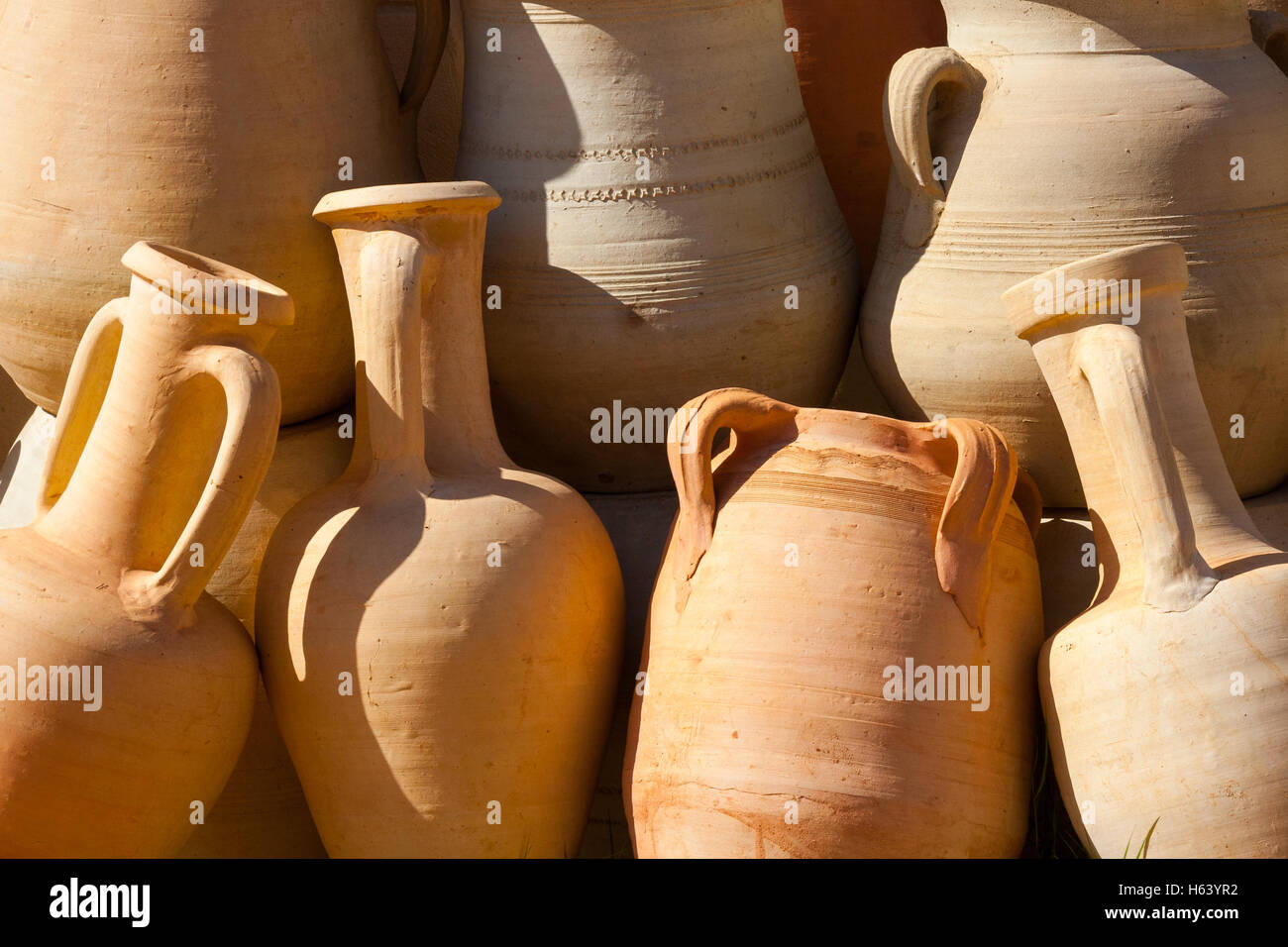 Clay pots hi-res stock photography and images - Alamy