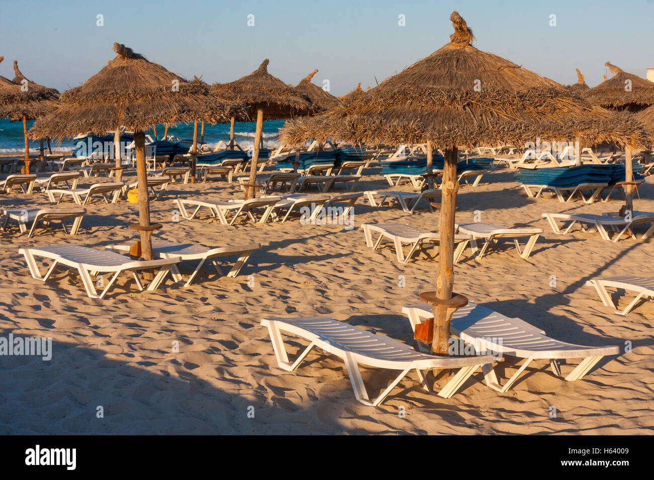 sun loungers and parasols on beach Stock Photo - Alamy