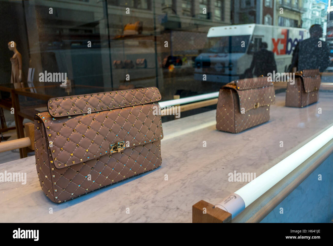 Womens clothing store interior hi-res stock photography and images - Alamy