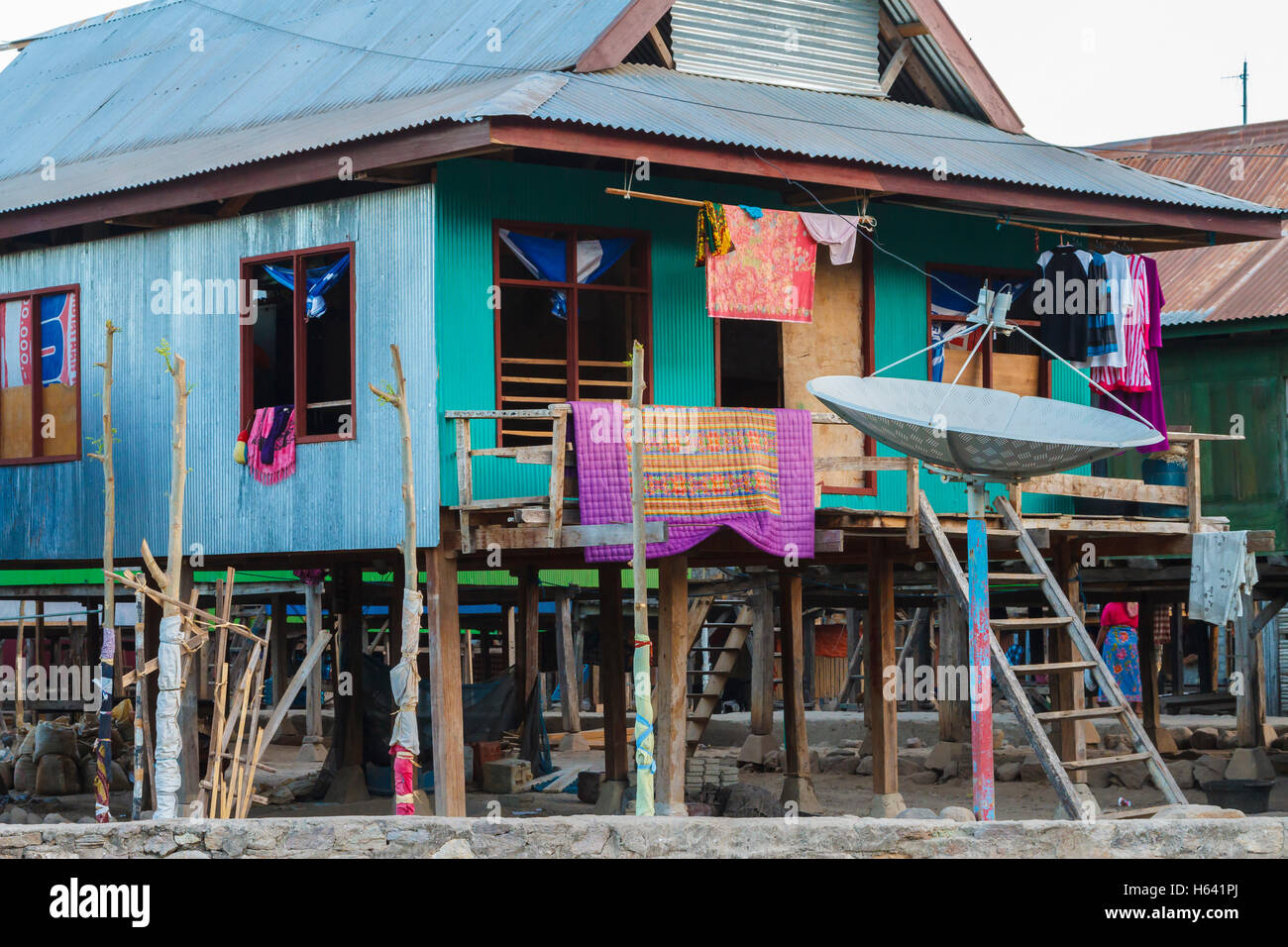 Wooden pillars house hi-res stock photography and images - Alamy