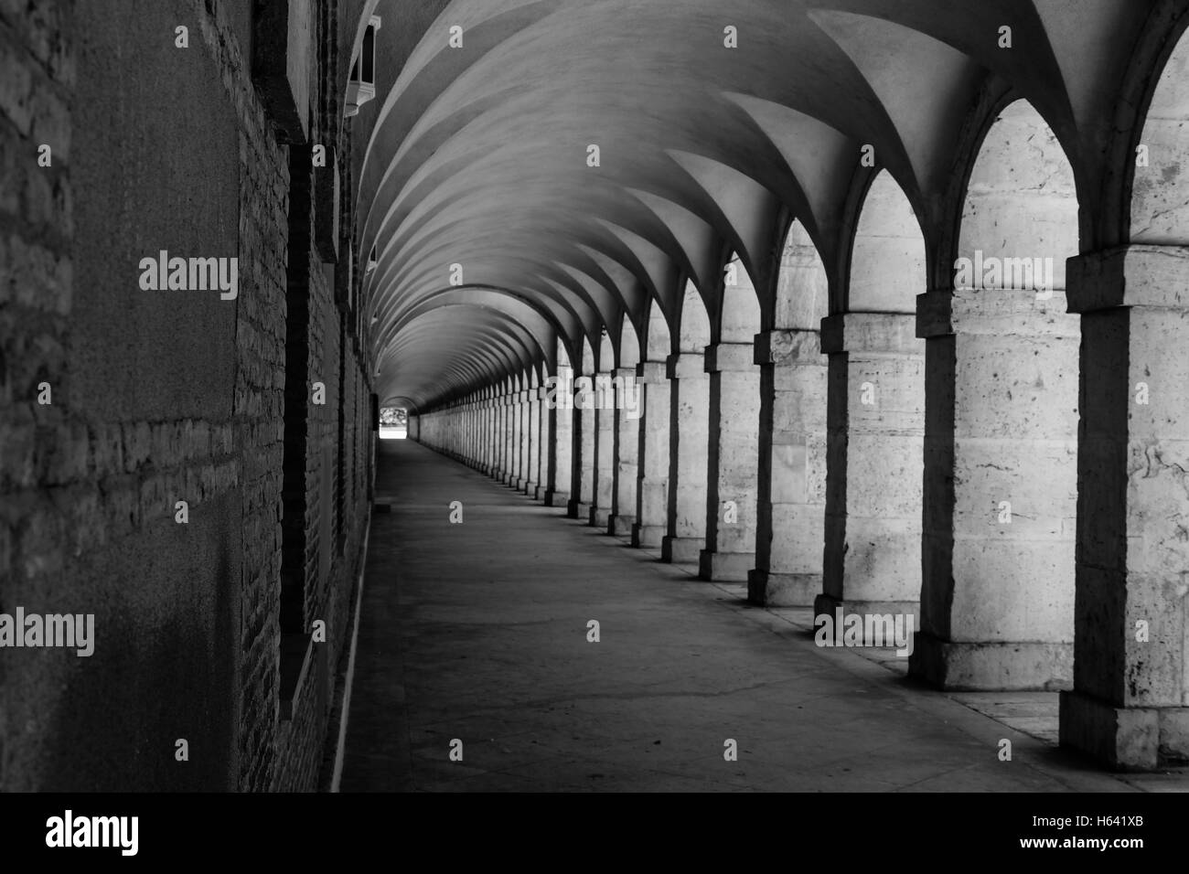 White columns building in Black and White Stock Photos & Images - Alamy