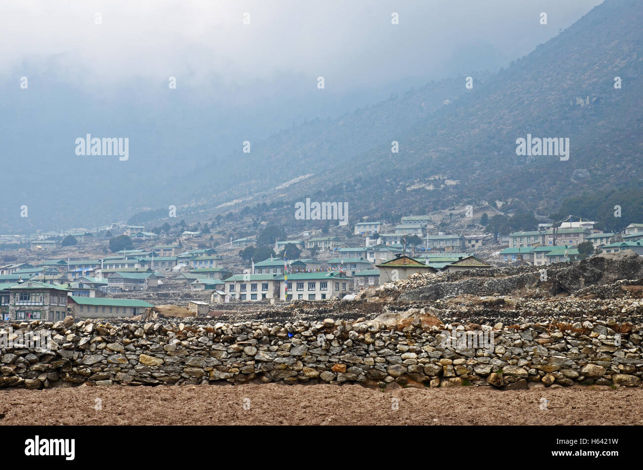 Dry stone walls in the village of Khumjung, Solukhumbu, Nepal Stock ...