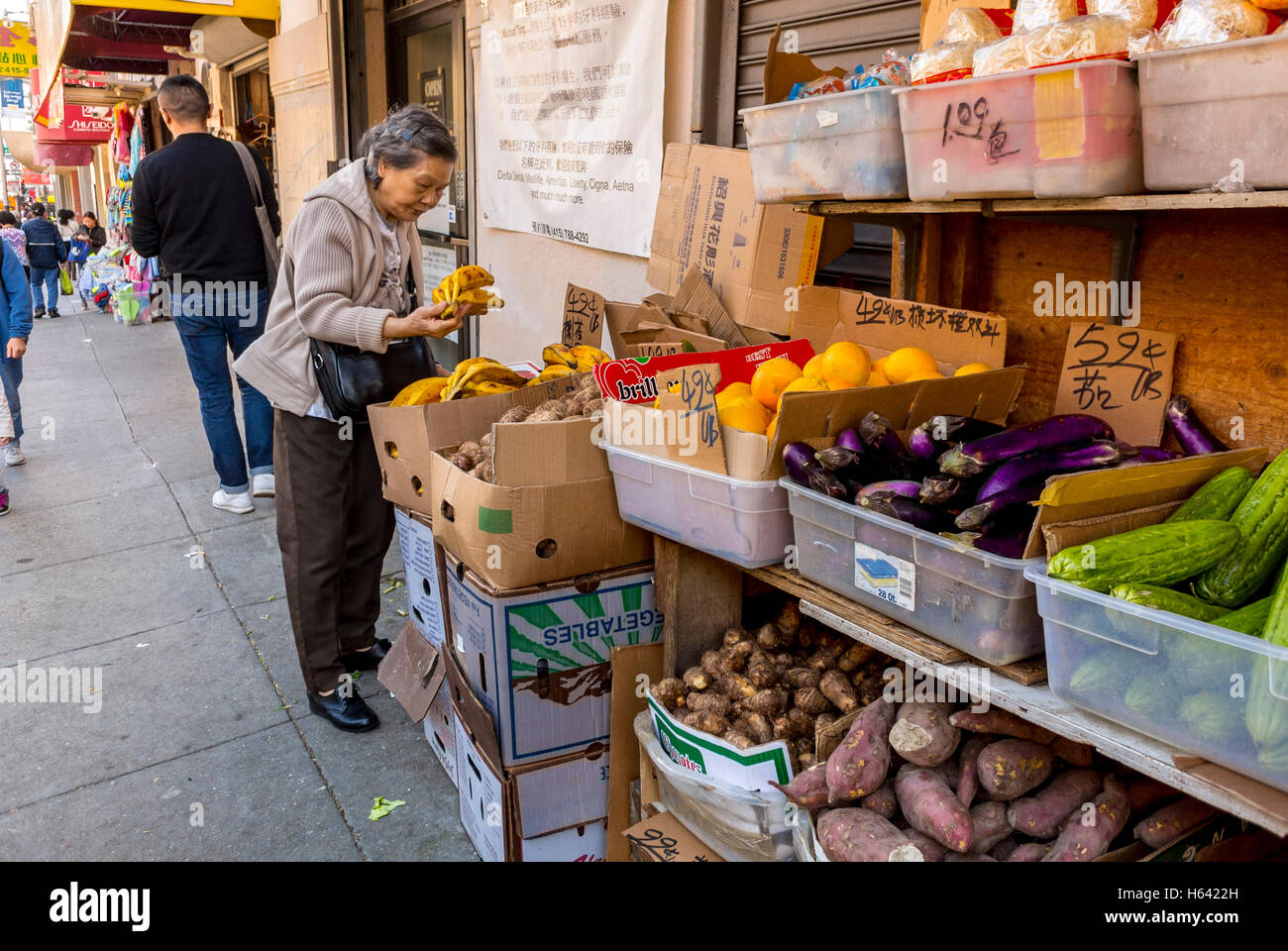 Neighbourhood supermarket hi-res stock photography and images - Alamy