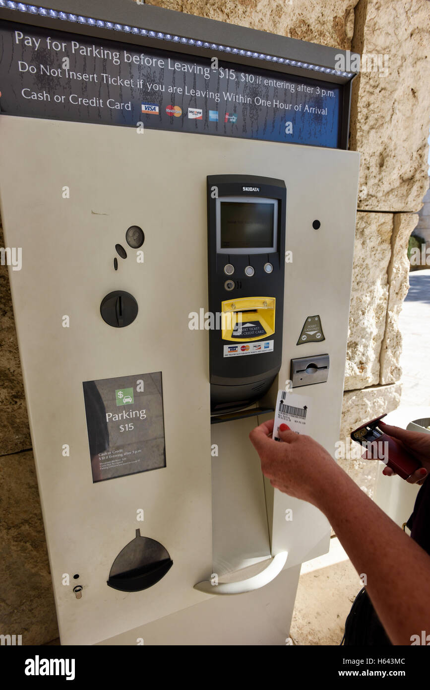 Park vending machine hi-res stock photography and images - Alamy