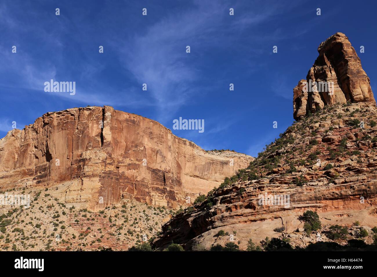 Rugged rock walls hi-res stock photography and images - Alamy