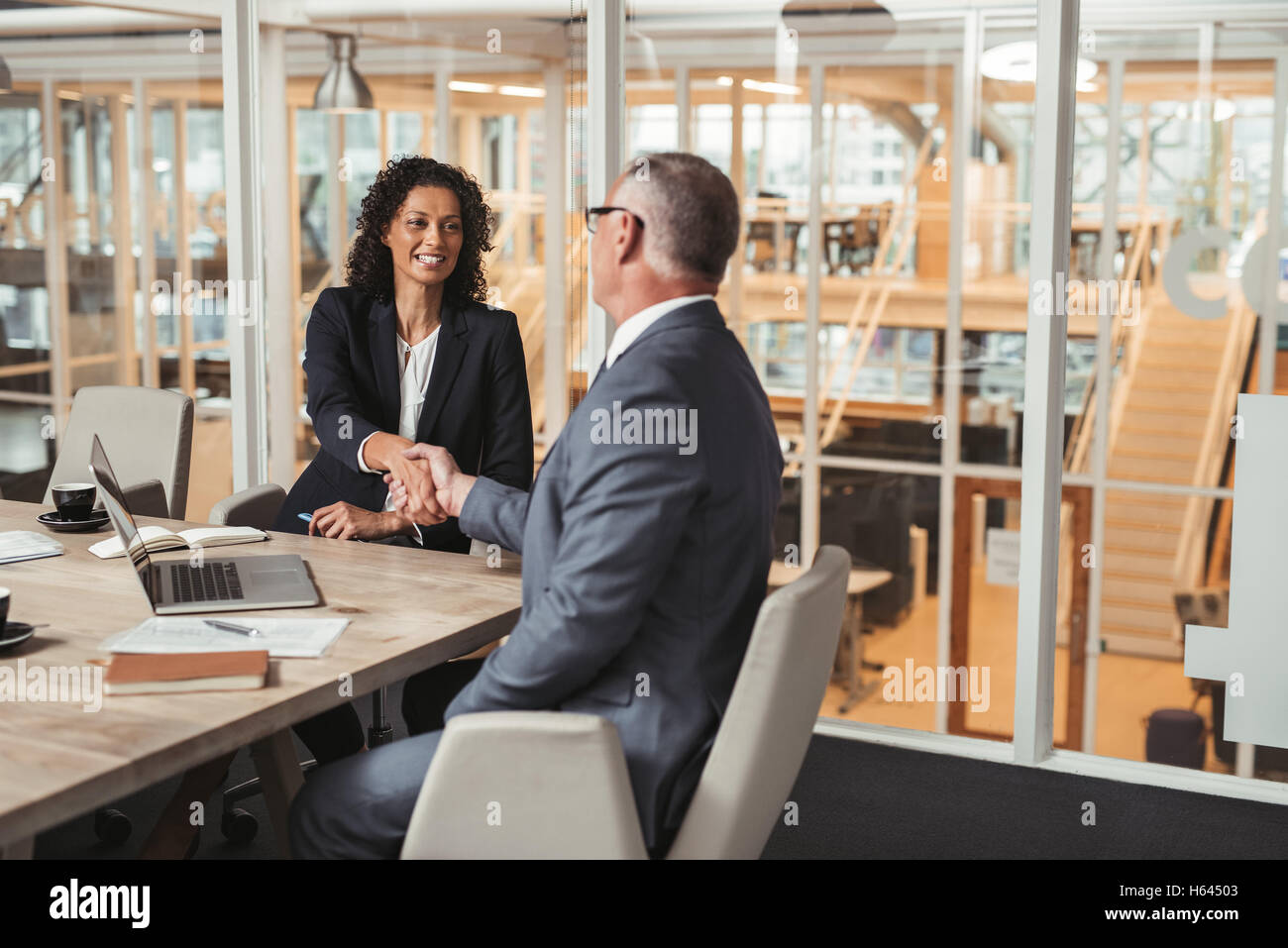 Agreement making hi-res stock photography and images - Alamy