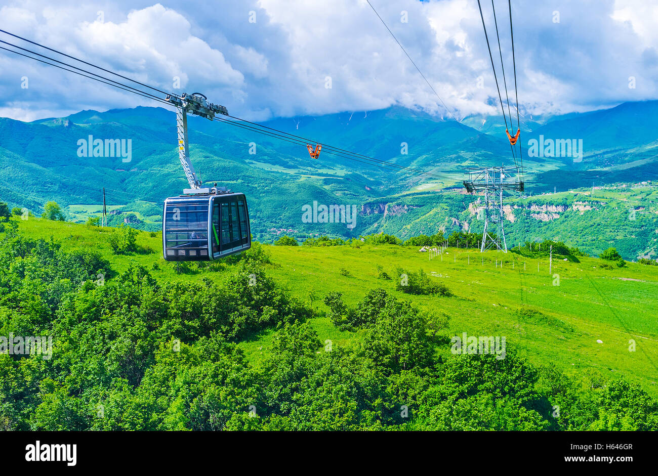 Wings of tatev aerial tram hi-res stock photography and images - Alamy