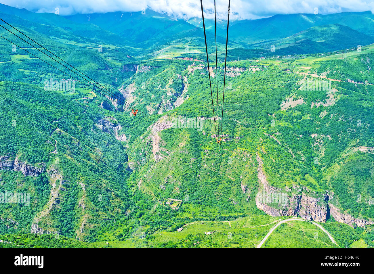 The fantastic experience of ride on Wings of Tatev cable car above the ...