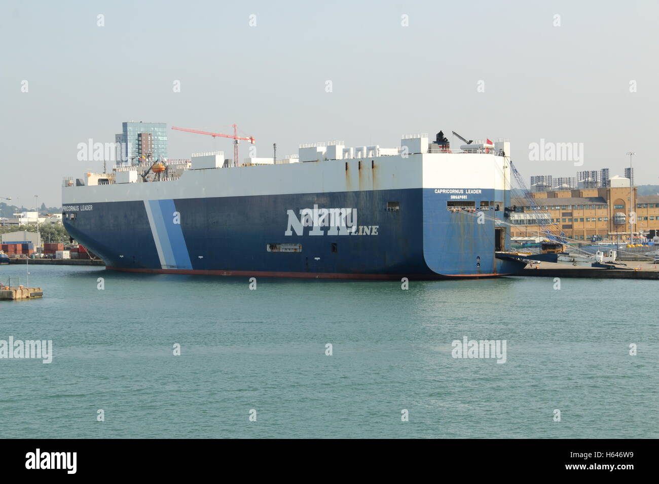 Container ship southampton uk hi-res stock photography and images - Alamy