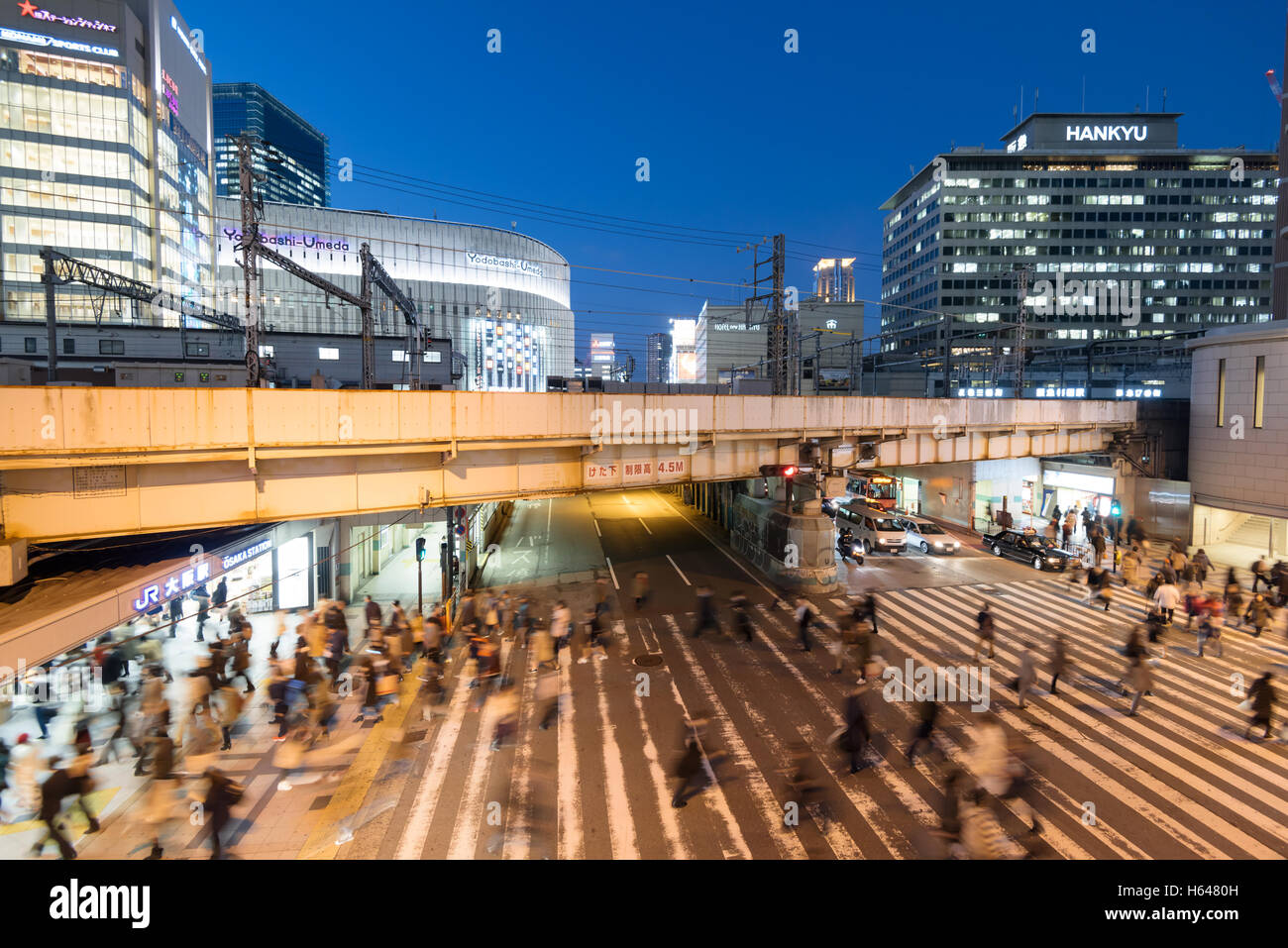 Rush hour train platform japan hi-res stock photography and images - Alamy