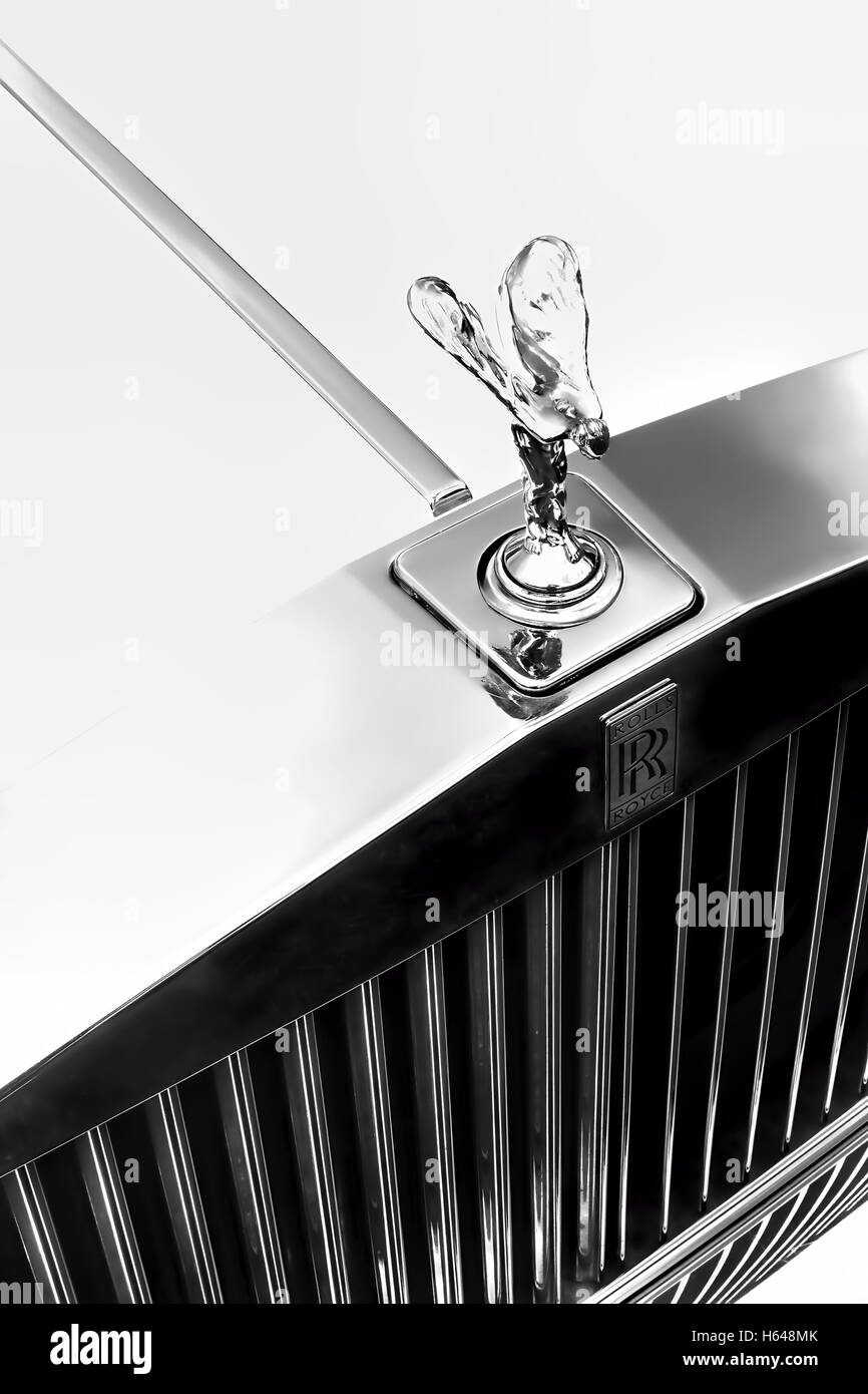 Close up of the Spirit of Ecstasy bonnet mascot ornament and grill of ...