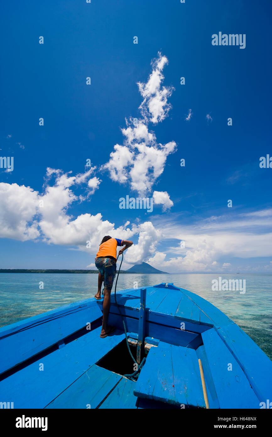 Ships boy pulling hi-res stock photography and images - Alamy