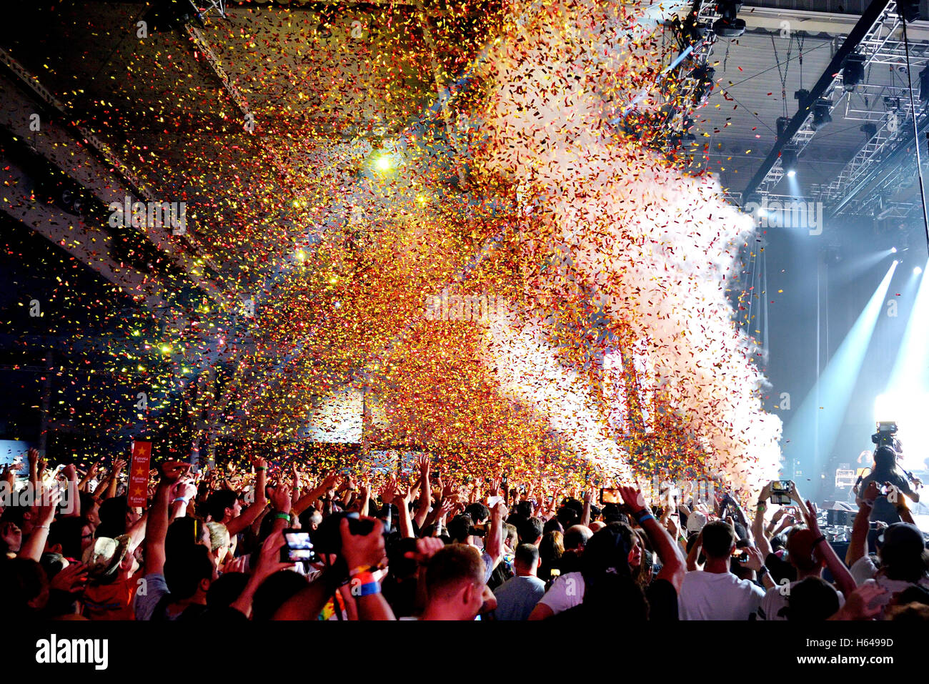 Girl throwing confetti hi-res stock photography and images - Alamy