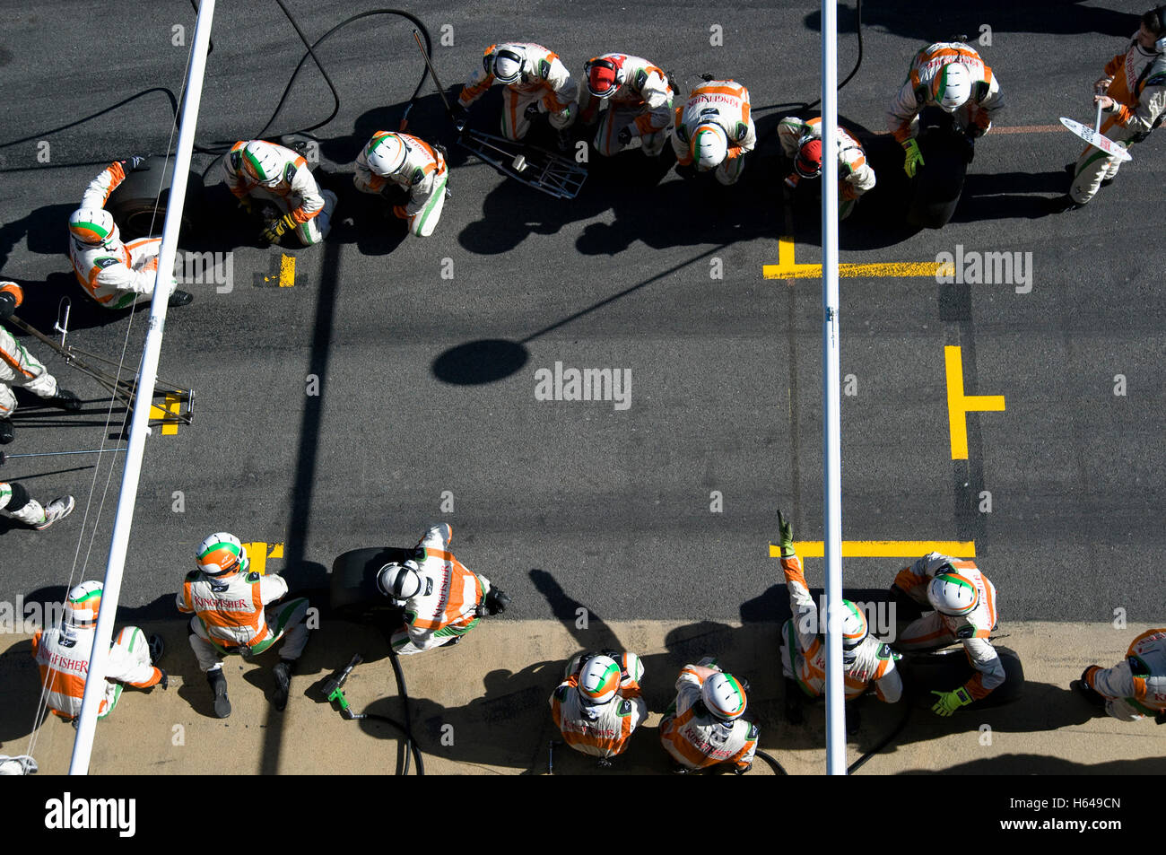 F1 pit crew hi-res stock photography and images - Alamy