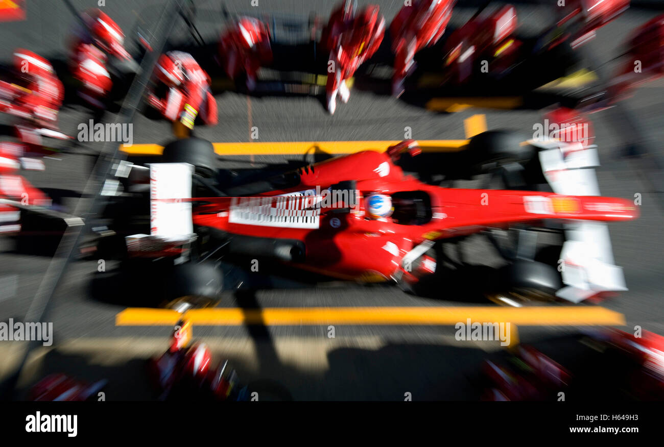 Formula 1 pit stop hi-res stock photography and images - Alamy