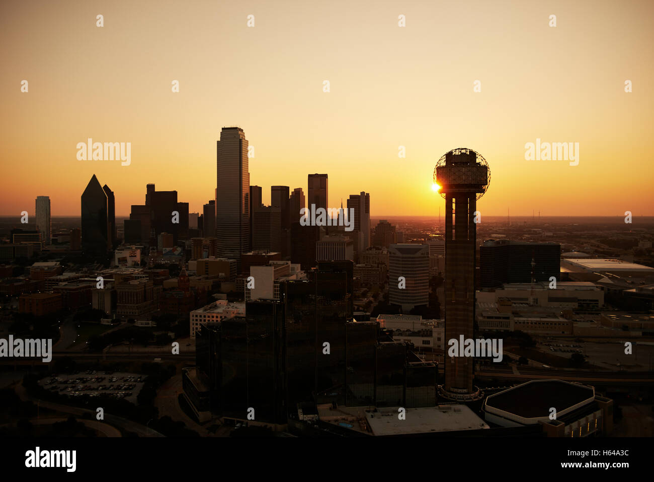 Dallas tower and skyline hi-res stock photography and images - Alamy
