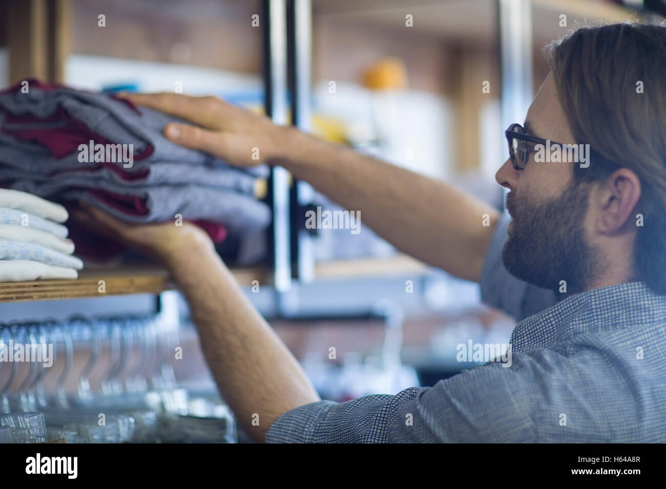 Retail customer salesperson clothes hi-res stock photography and images ...