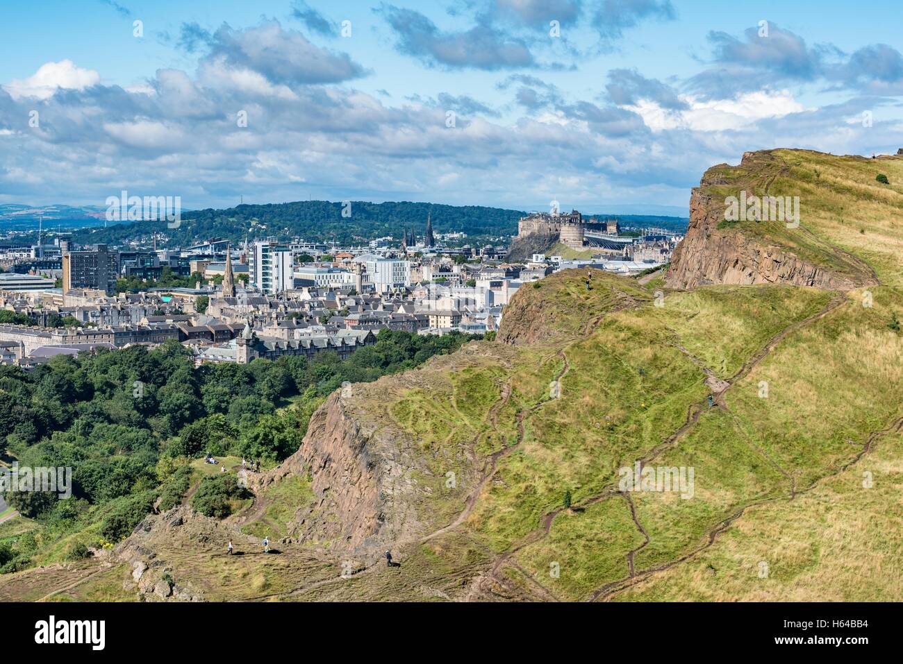 United Kingdom, Scotland, Edinburgh, cliff of Salisbury Crags and old ...