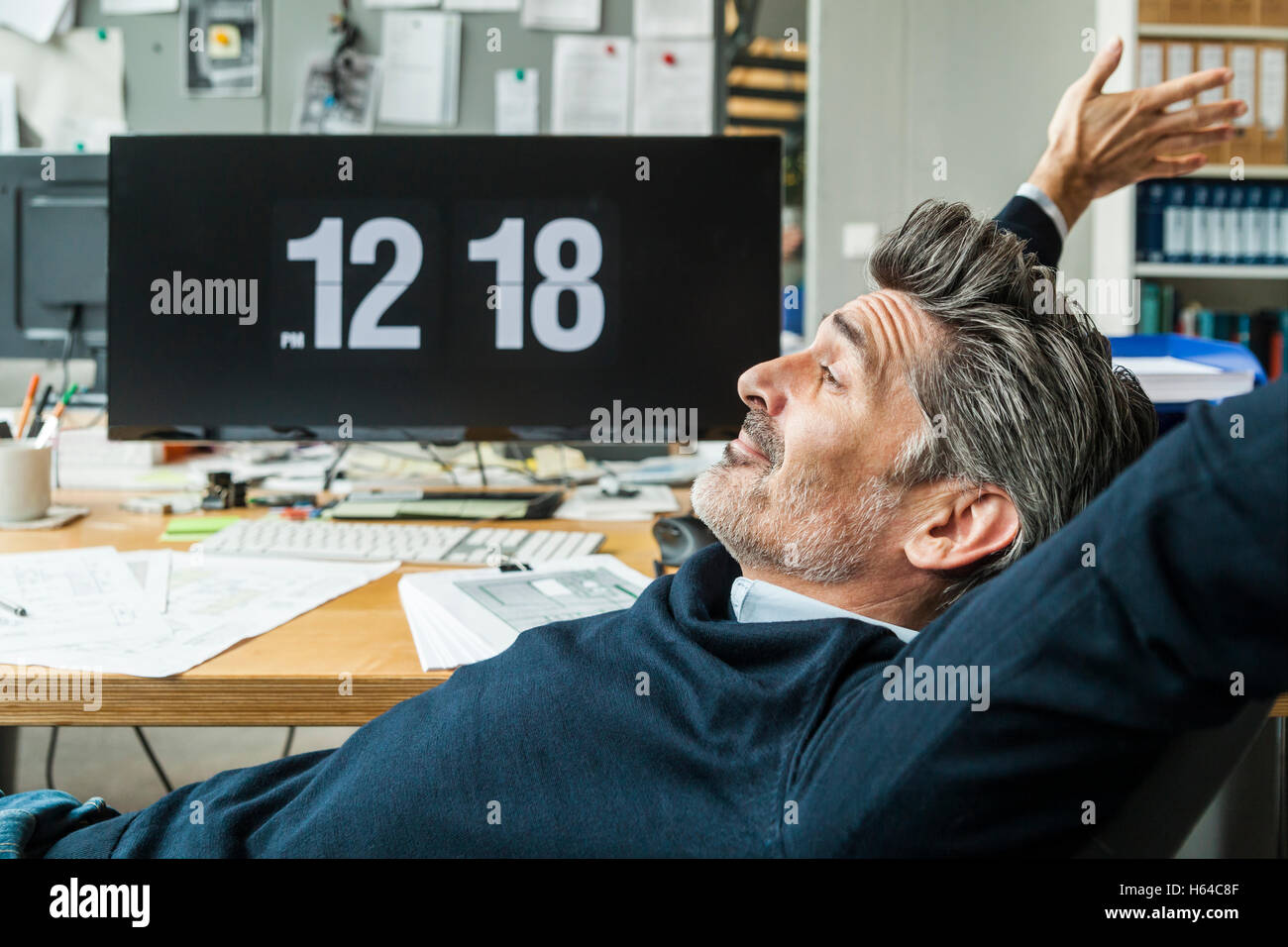 Power nap office hi-res stock photography and images - Alamy
