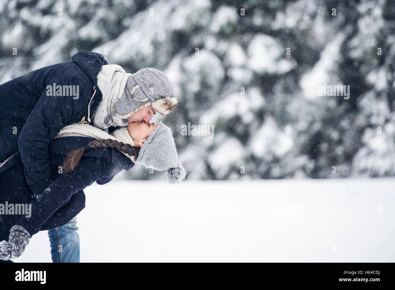 Couple kissing in winter Stock Photo - Alamy
