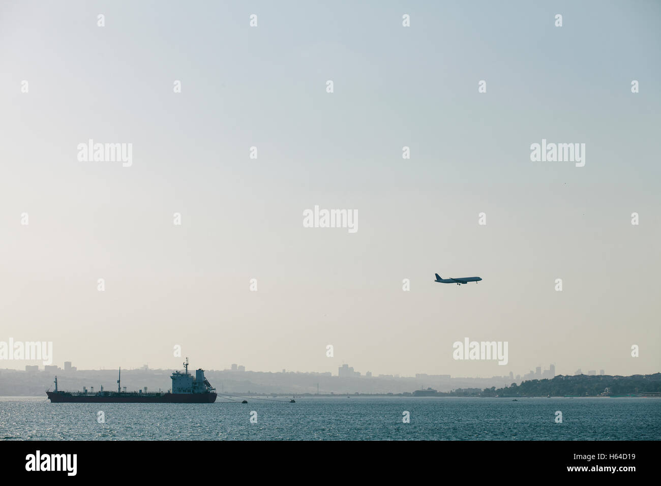 Istanbul turkey ship landing hi-res stock photography and images - Alamy