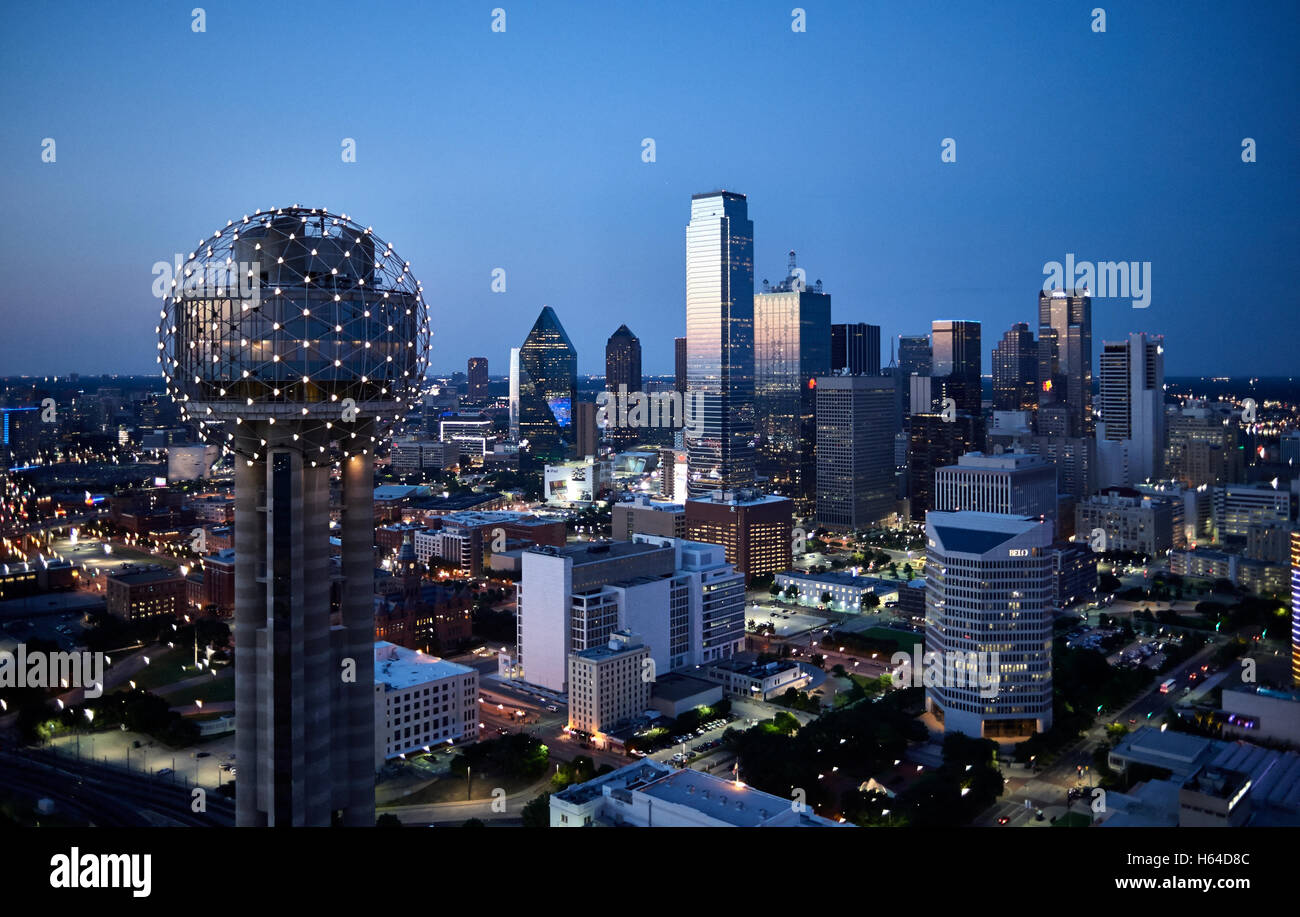 View of downtown dallas texas skyline hi-res stock photography and ...