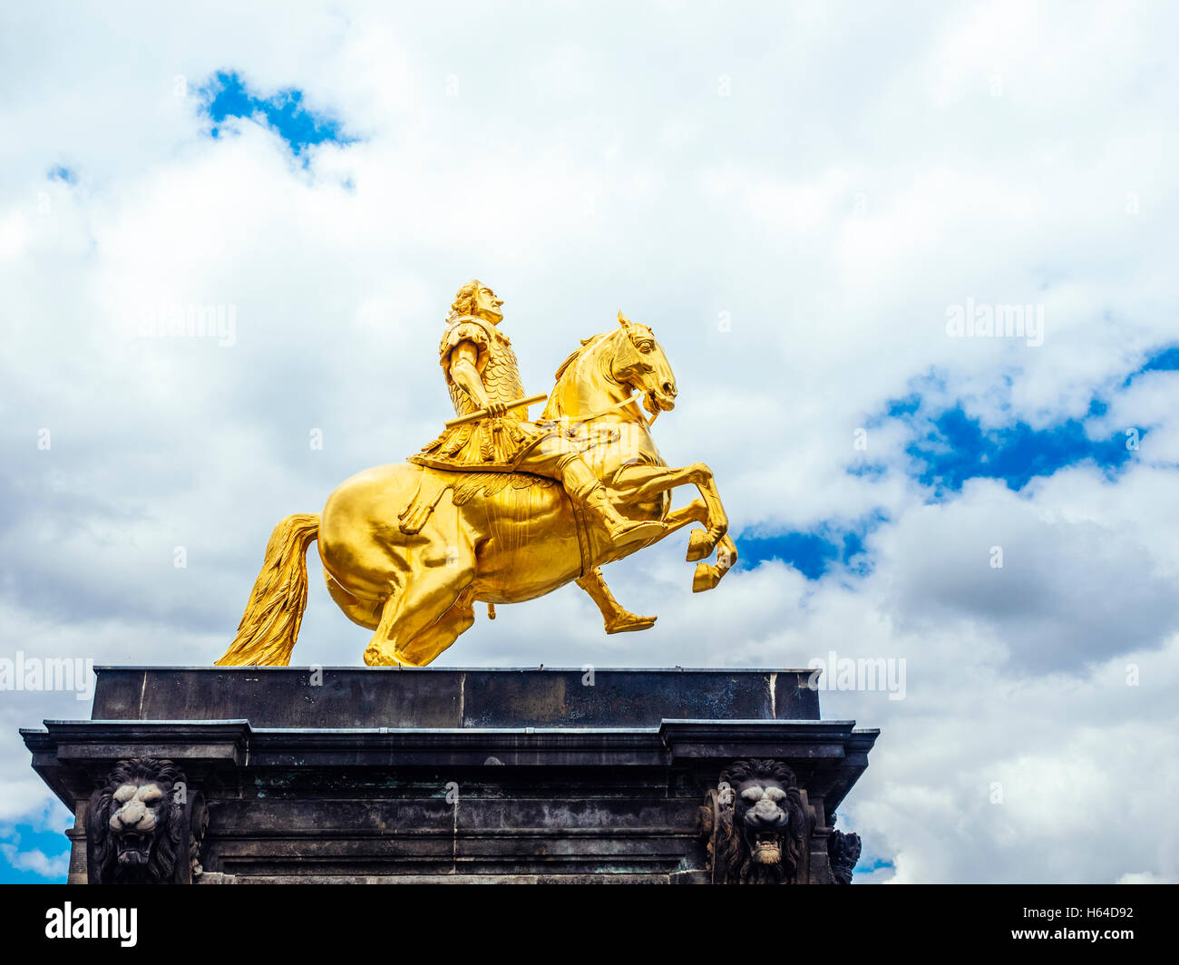 Golden ride equestrian statue hi-res stock photography and images - Alamy