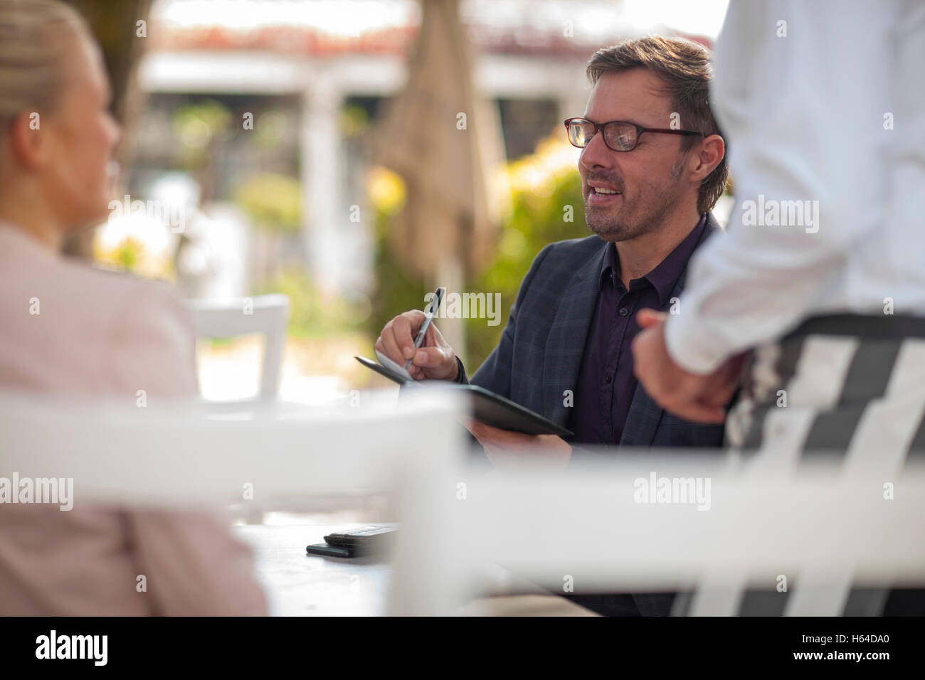 Signing receipt hi-res stock photography and images - Alamy