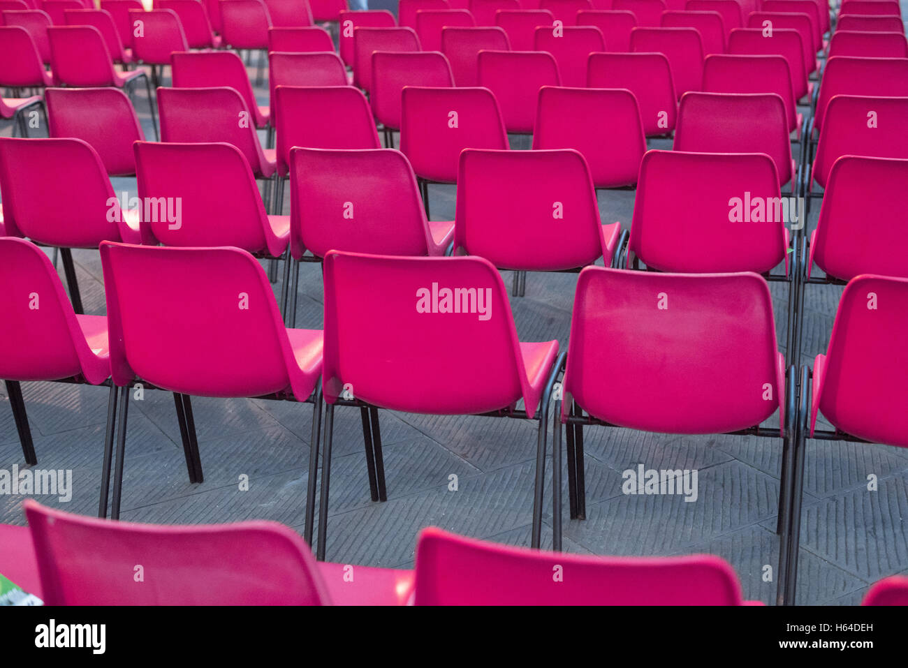 Rows of pink chairs Stock Photo - Alamy