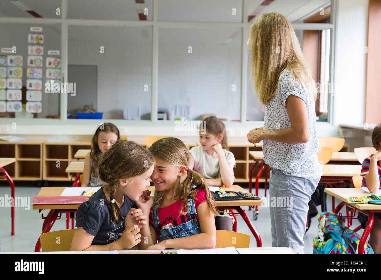 Two people talking listening class hi-res stock photography and images ...