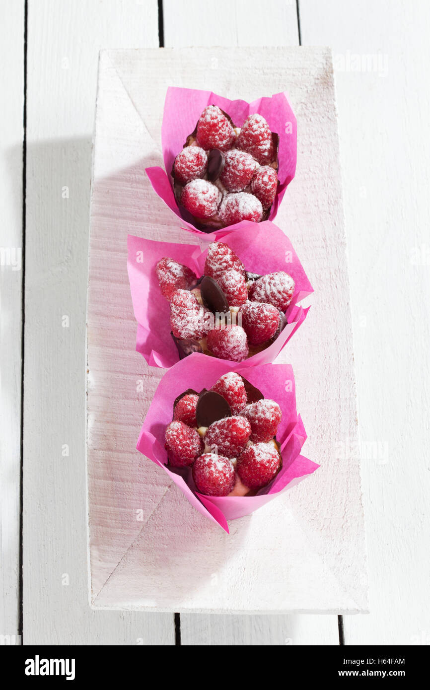 Paper collars hi-res stock photography and images - Alamy