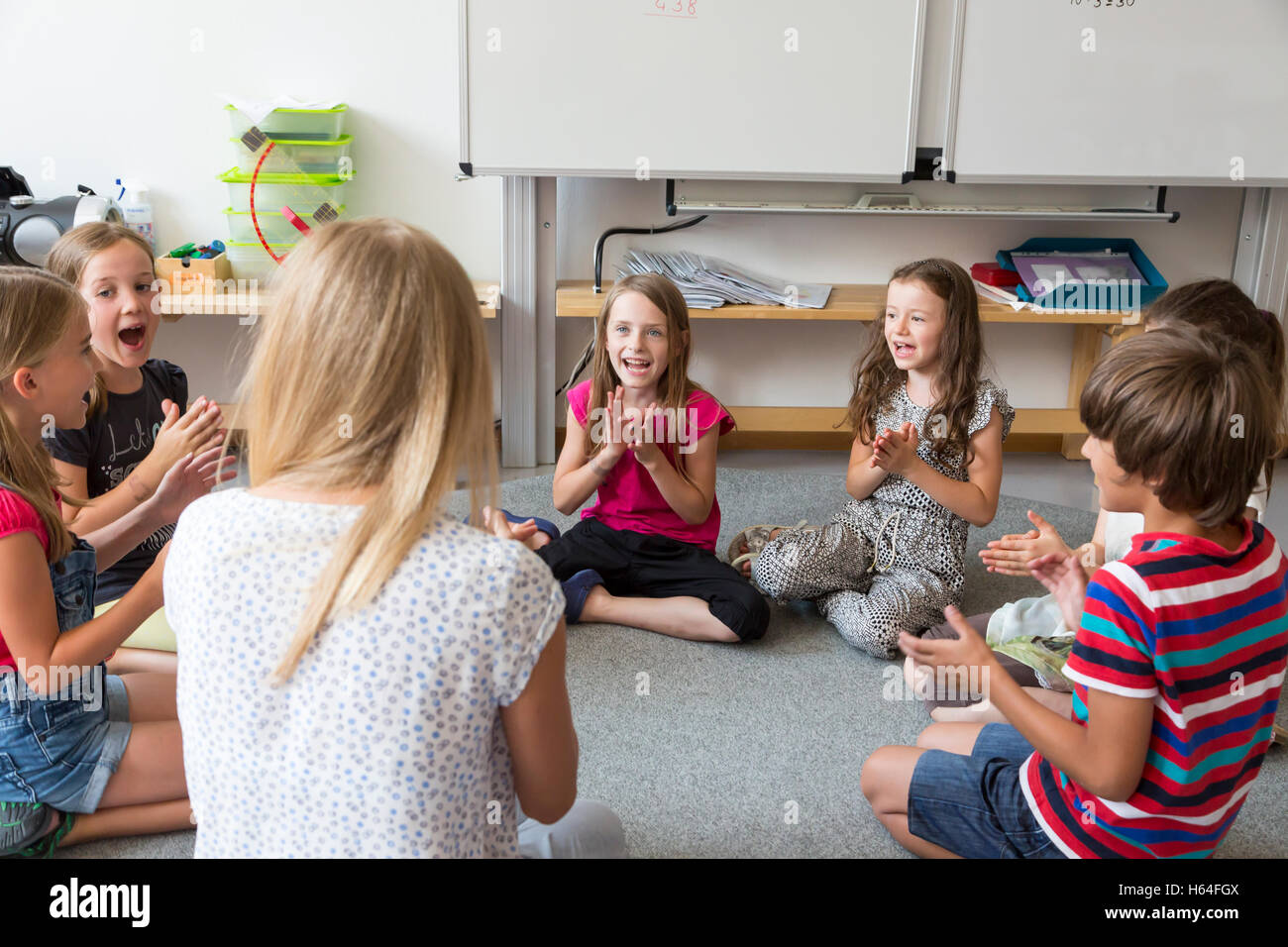 Mature woman singing class hi-res stock photography and images - Alamy