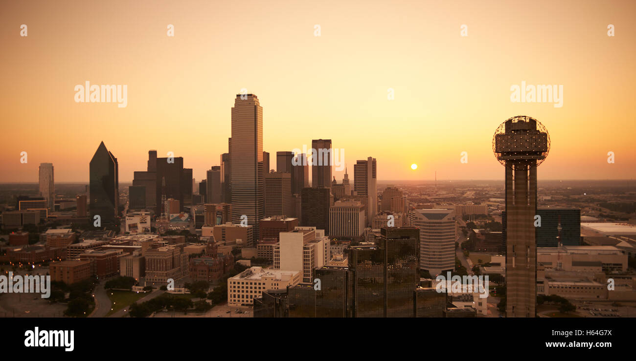 Downtown dallas skyline view hi-res stock photography and images - Alamy
