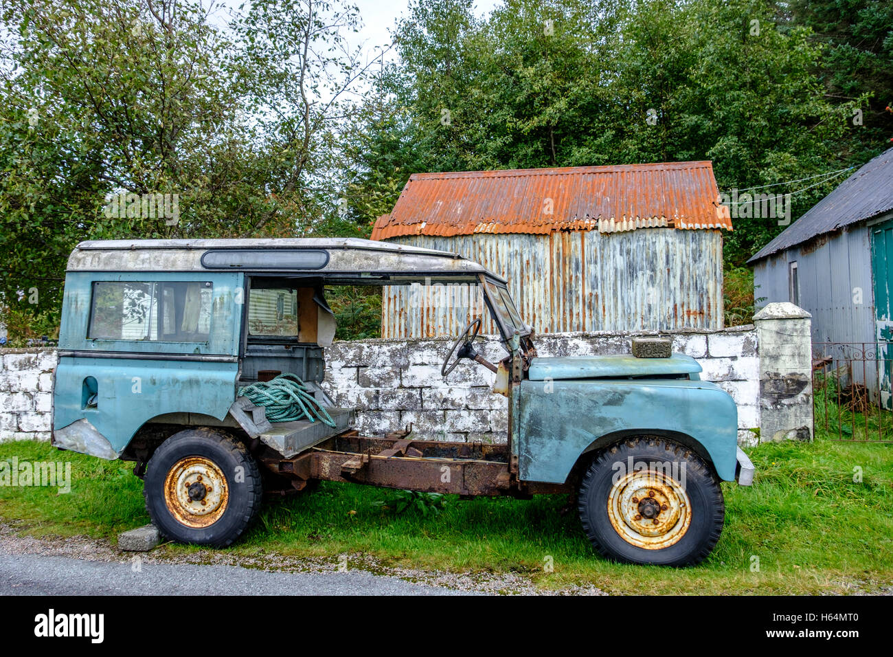Abandoned vehicle hi-res stock photography and images - Alamy