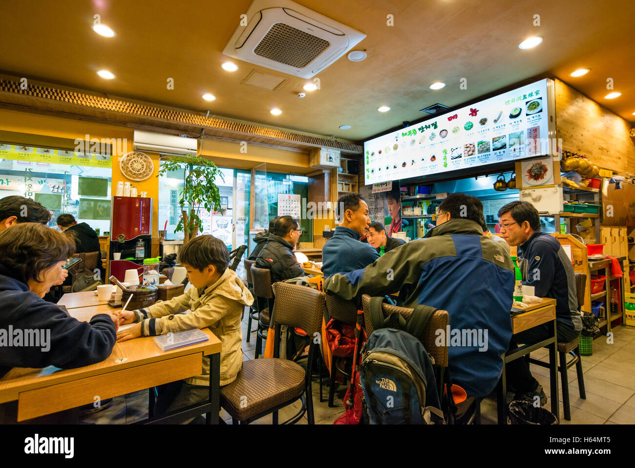 Korean restaurant interior hi-res stock photography and images - Alamy