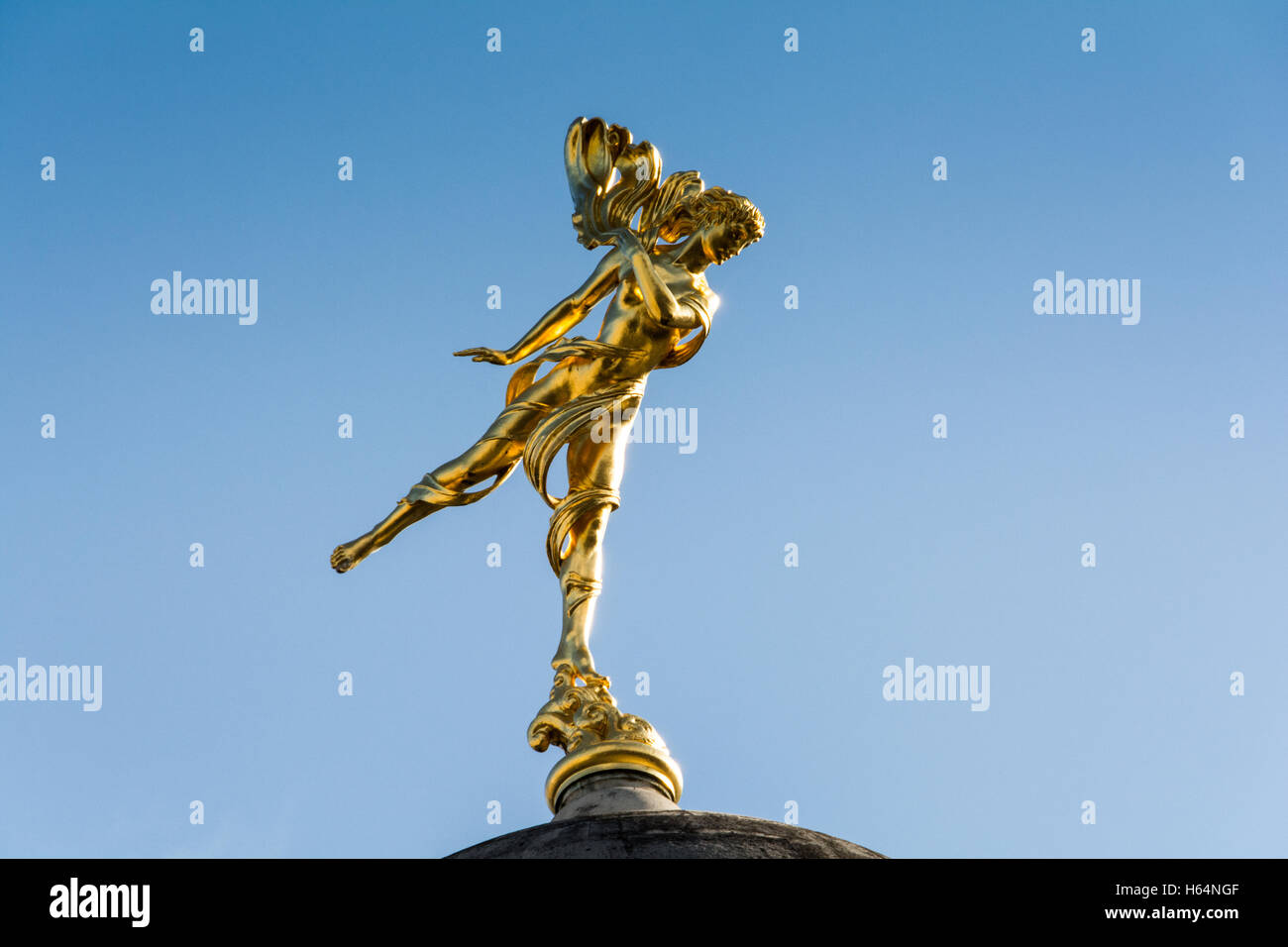 Ariel statue hi-res stock photography and images - Alamy