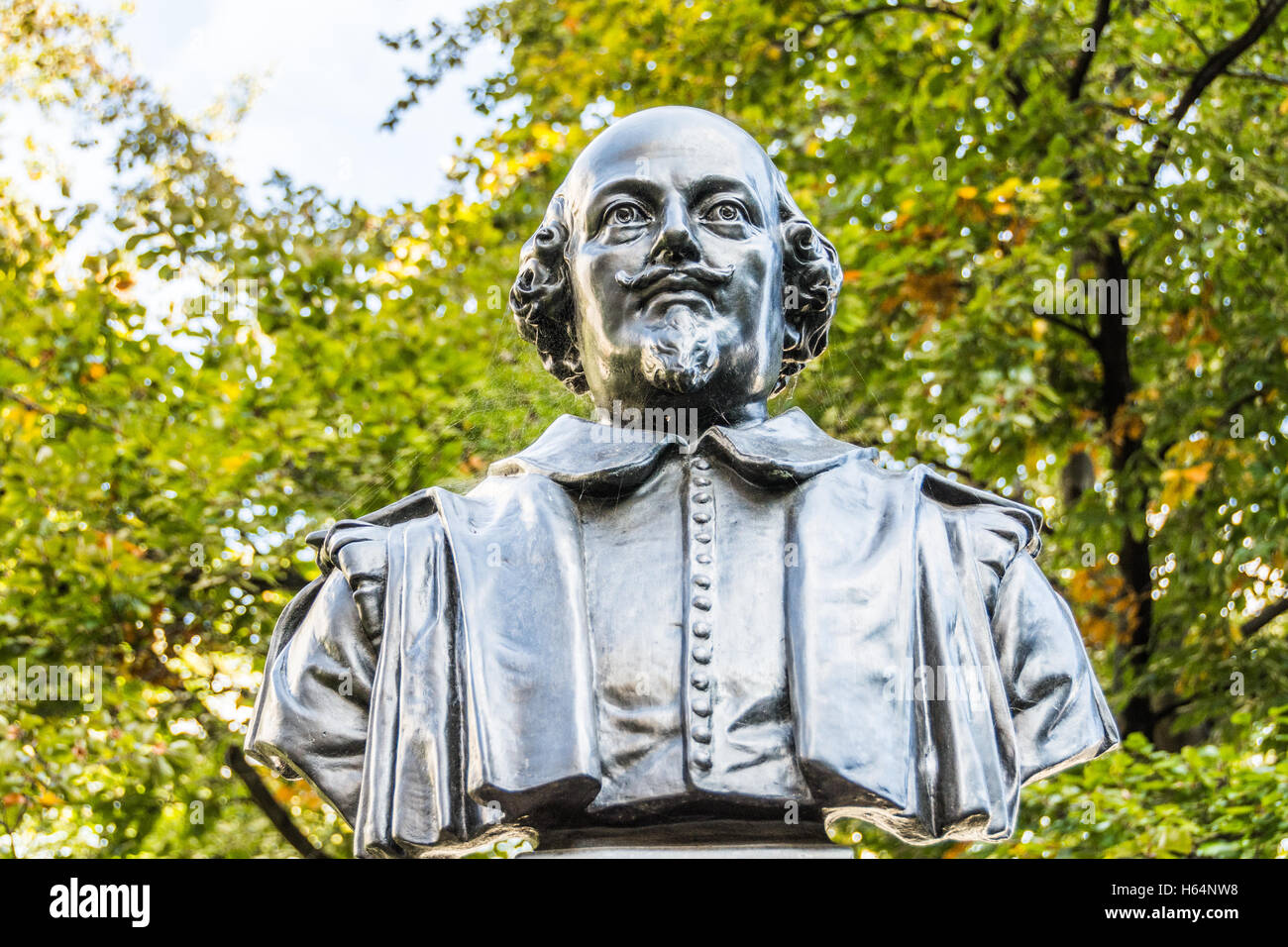 William shakespeare statue sculpture london england uk High Resolution ...