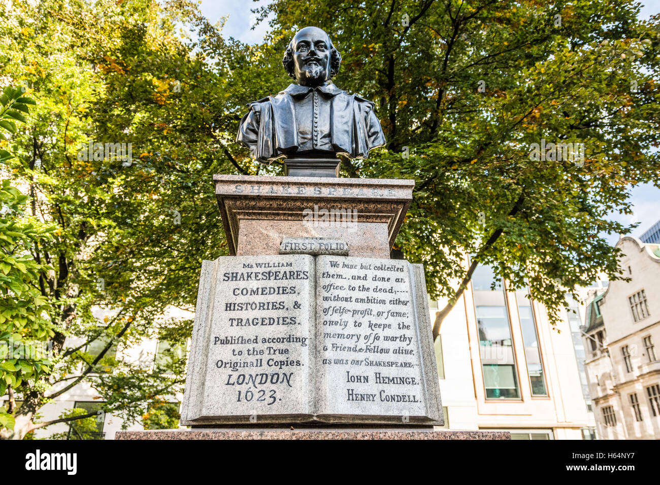 Sculpture of William Shakespeare (1564 - 1616) the famous English ...