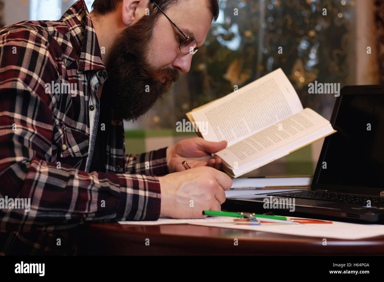 male notebook work bearded Stock Photo - Alamy